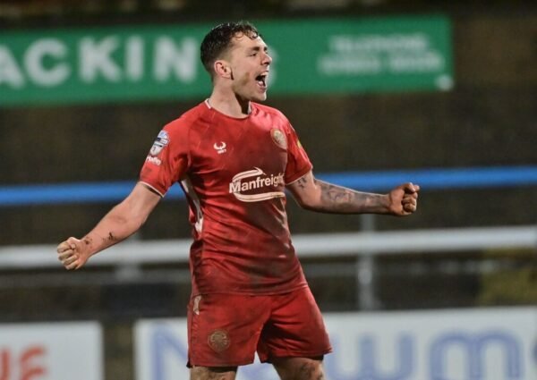 Mark Russell signs - Stranraer FC